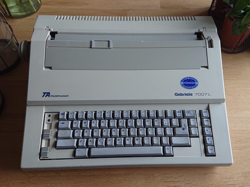 Using keycaps from a typewriter for your mechanical keyboard – Thomas Baart