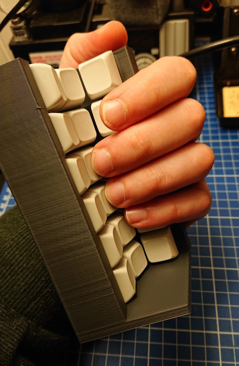 Vertikeeb: Making a vertical keyboard, part 1 – Thomas Baart
